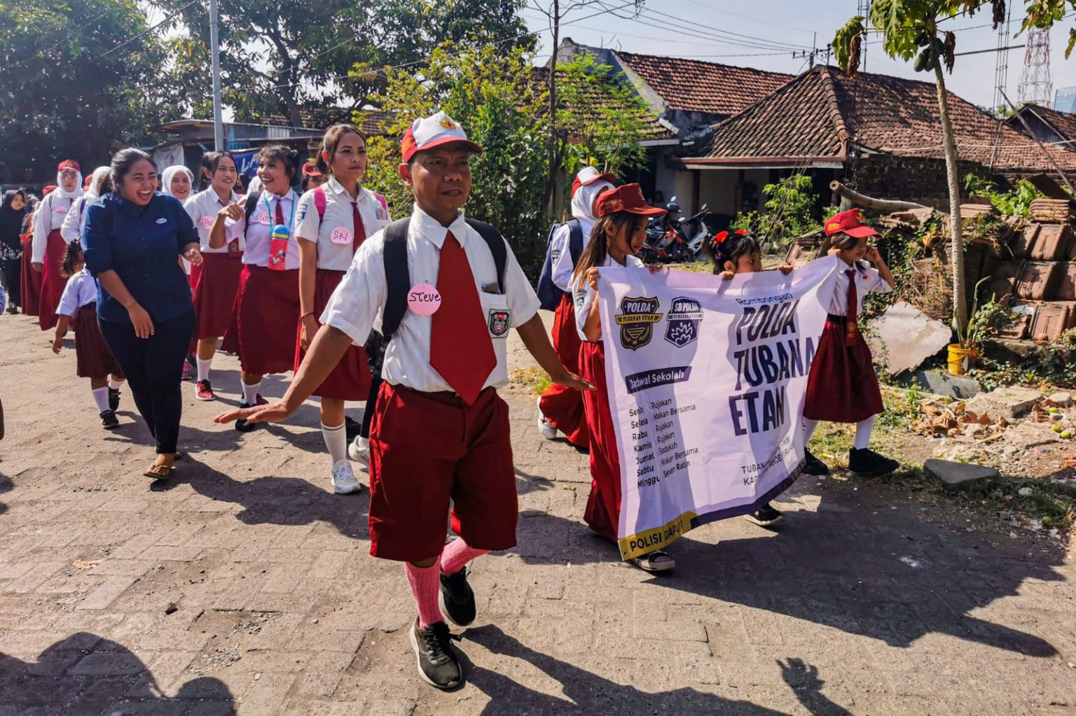 Kostum Unik dan Hiasan Sayur Mayur Warnai Sedekah Bumi Dusun Tubanan ...