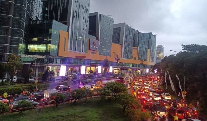 Kemacetan di Bundaran Waru