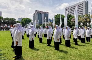 Menag Minta Santri Doakan Bangsa dan Ulama, Jaga Martabat Kemanusiaan - Suara Surabaya