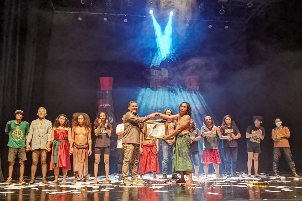 Teater Api Indonesia Suguhkan Isu Lingkungan dalam Lakon "Toean Markoen ...