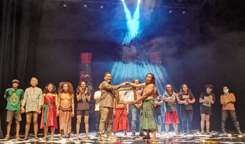 Teater Api Indonesia Suguhkan Isu Lingkungan dalam Lakon "Toean Markoen ...