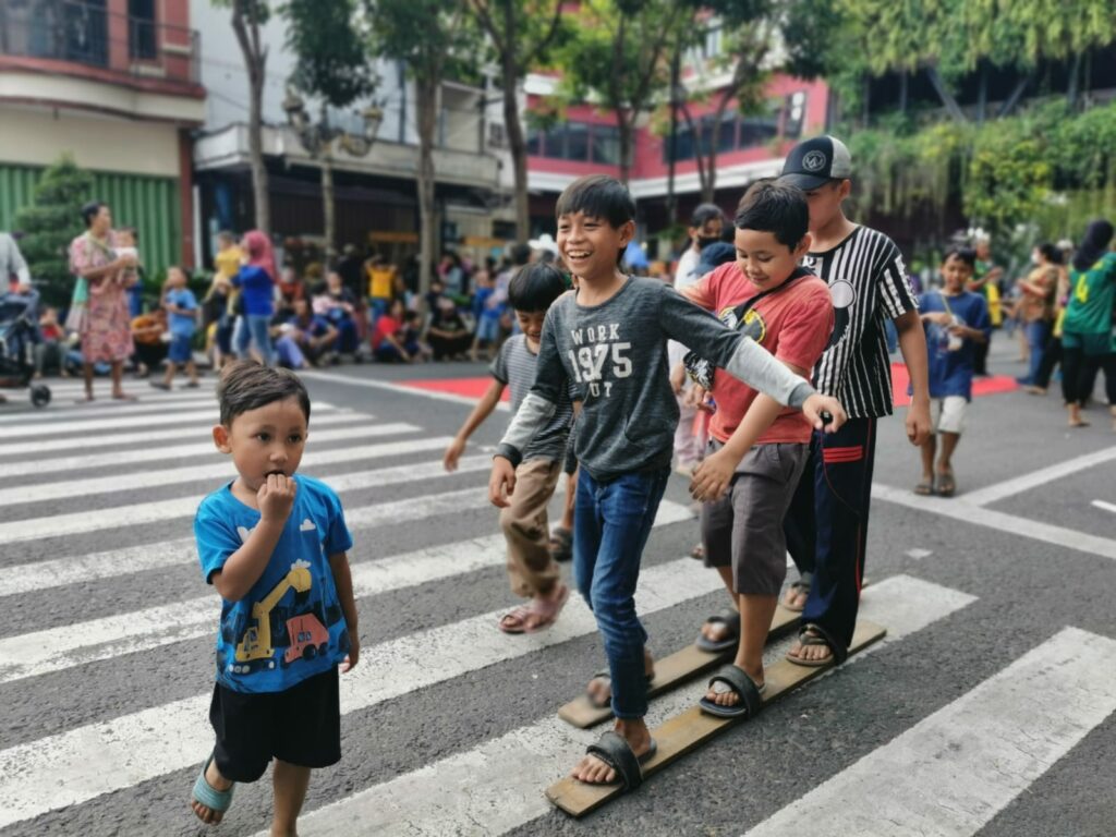 Ribuan Warga Surabaya Tumpah Ruah di “Karnaval Nang Tunjungan” - Suara Surabaya