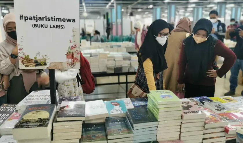Patjar Merah: Pasar Buku dan Aneka Materi Tatap Muka - Suara Surabaya