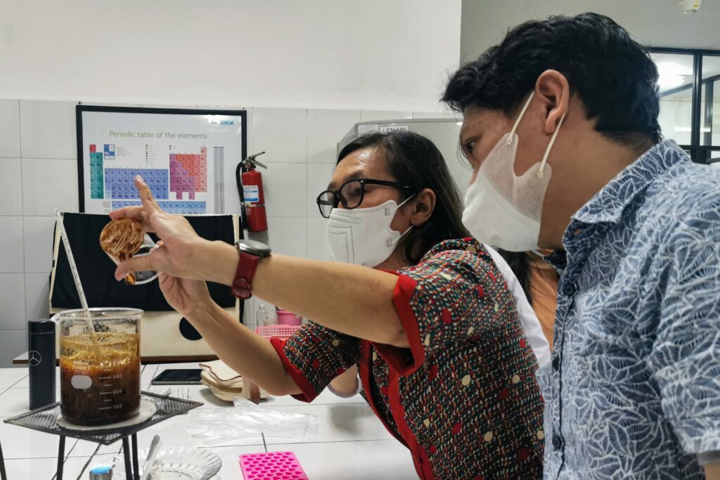 Membuat Permen Rendah Kalori di UKWMS - Suara Surabaya