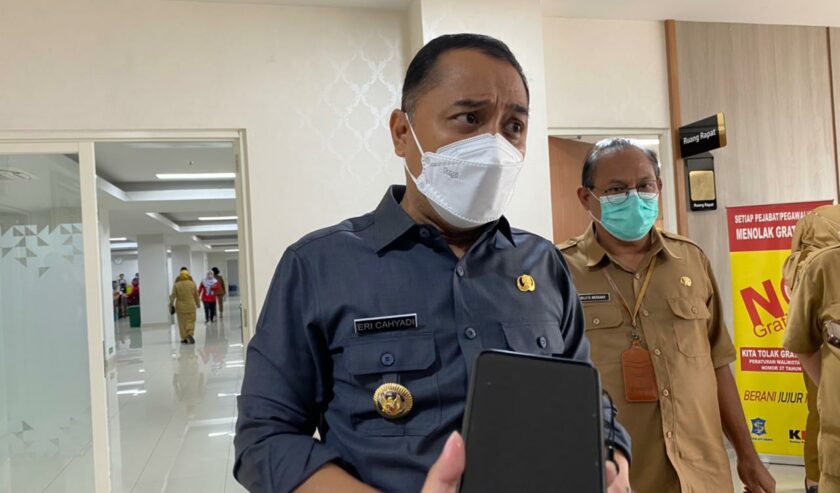 Belasan Pasien Keluhkan Lamanya Antrean di RS Soewandhie - Suara Surabaya