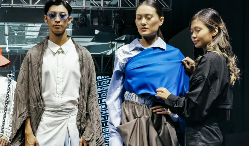 Persona, Fashion Show Kelulusan FIK Ubaya - Suara Surabaya