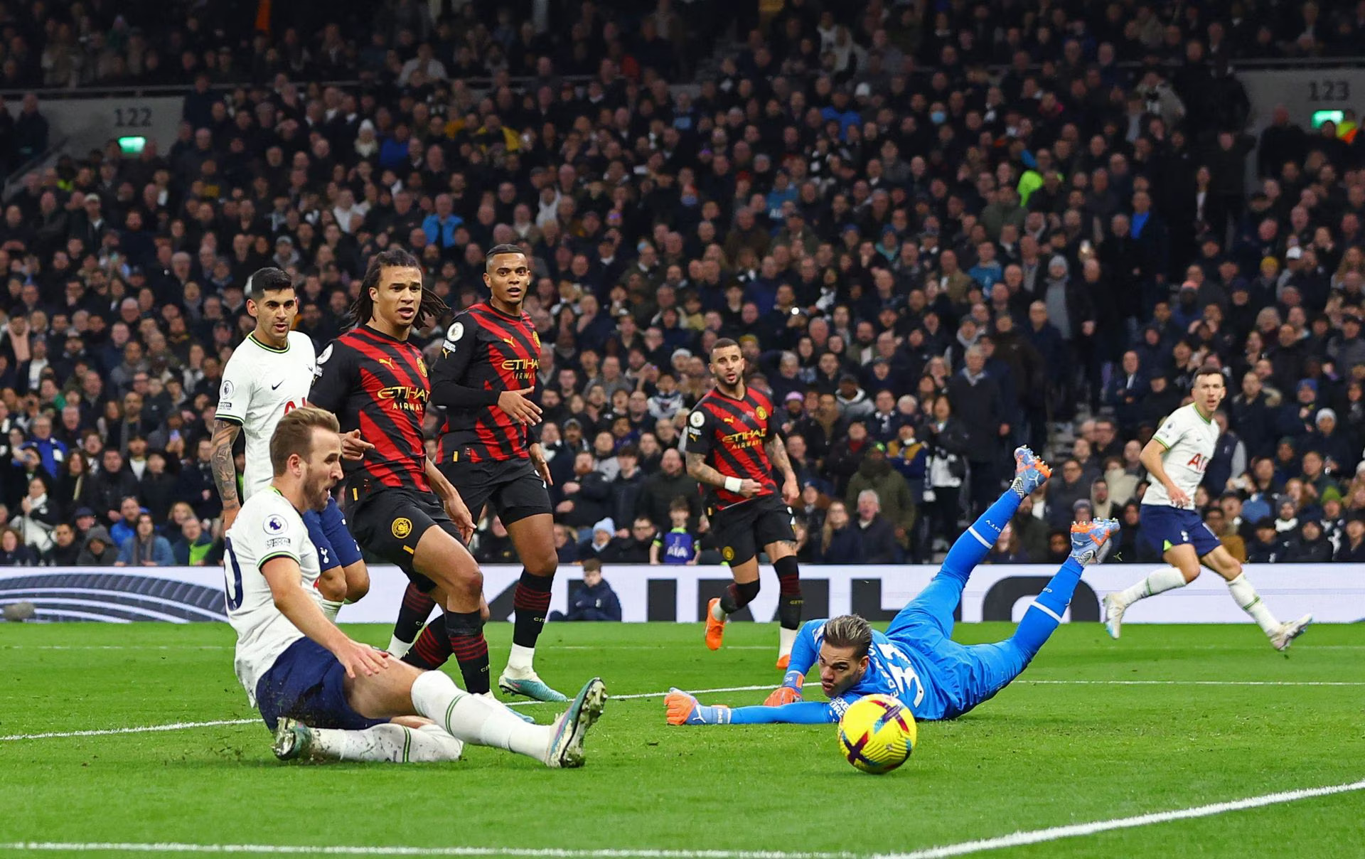Kalah Atas Tottenham, City Gagal Pangkas Jarak dengan Arsenal Kalah Atas Tottenham, City Gagal Pangkas Jarak dengan Arsenal