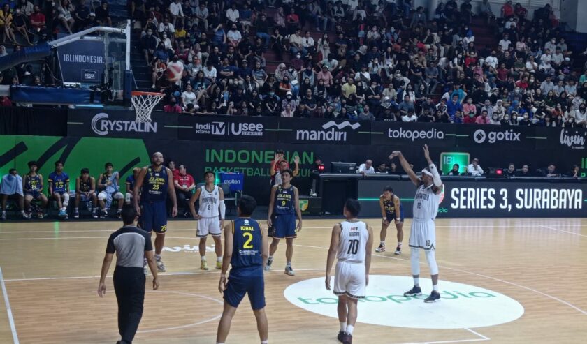 Laga Terakhir Indonesia Basketball League Seri Ketiga - Suara Surabaya