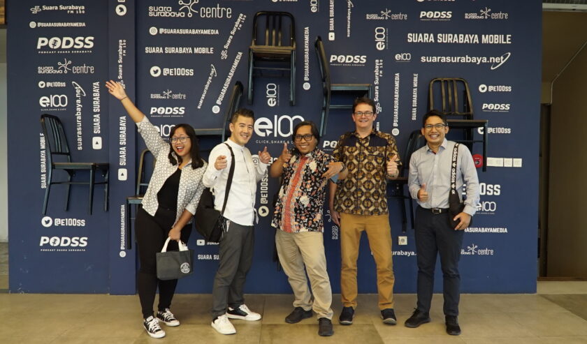Kunjungan Konsulat Amerika ke Suara Surabaya
