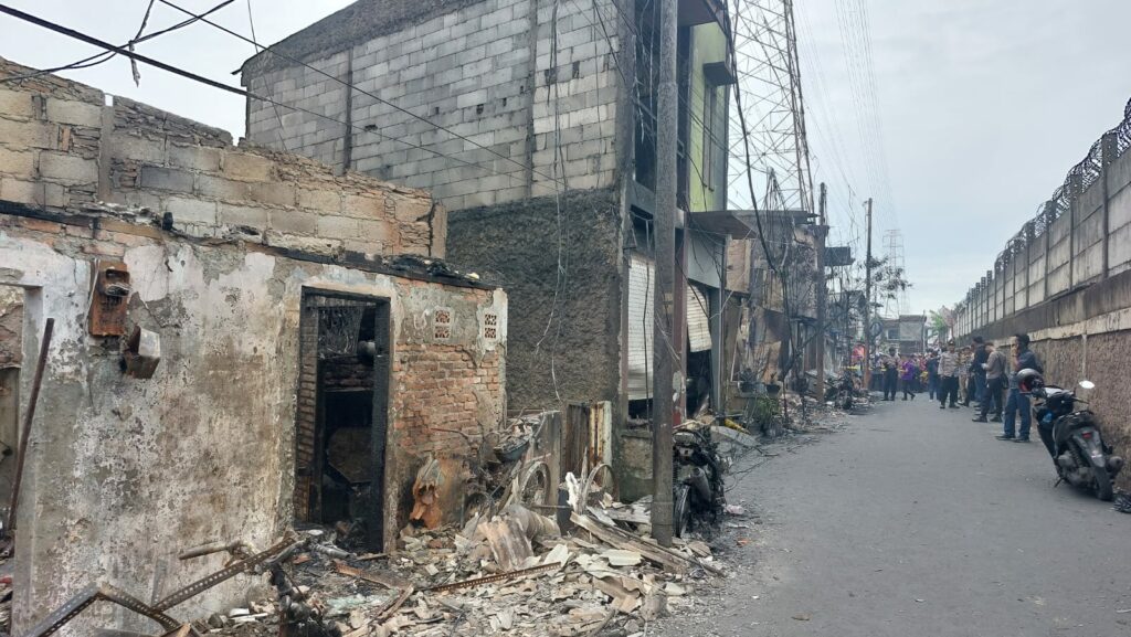 Kebakaran Depo Pertamina Plumpang Jakarta - Suara Surabaya