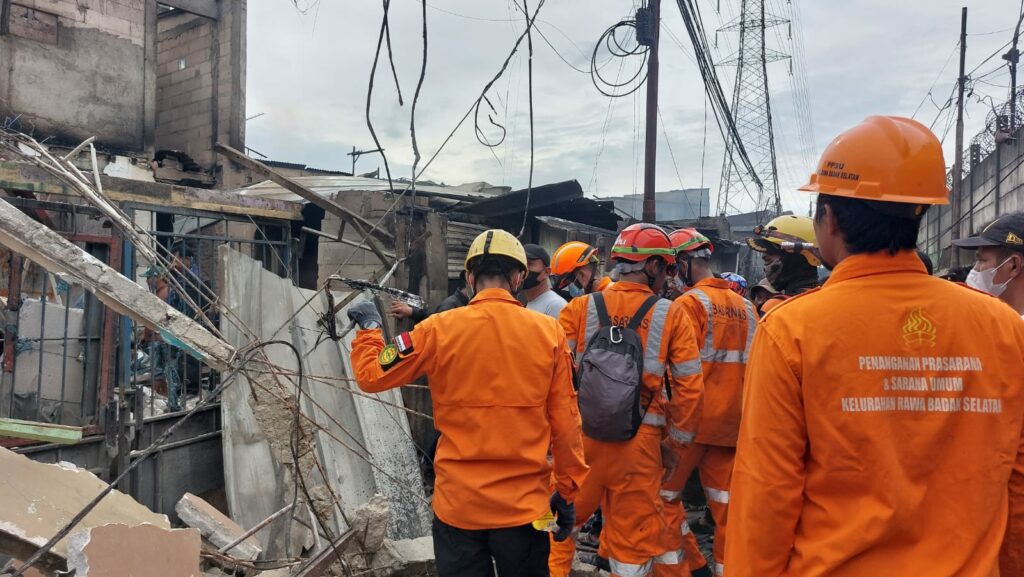 Kebakaran Depo Pertamina Plumpang Jakarta - Suara Surabaya
