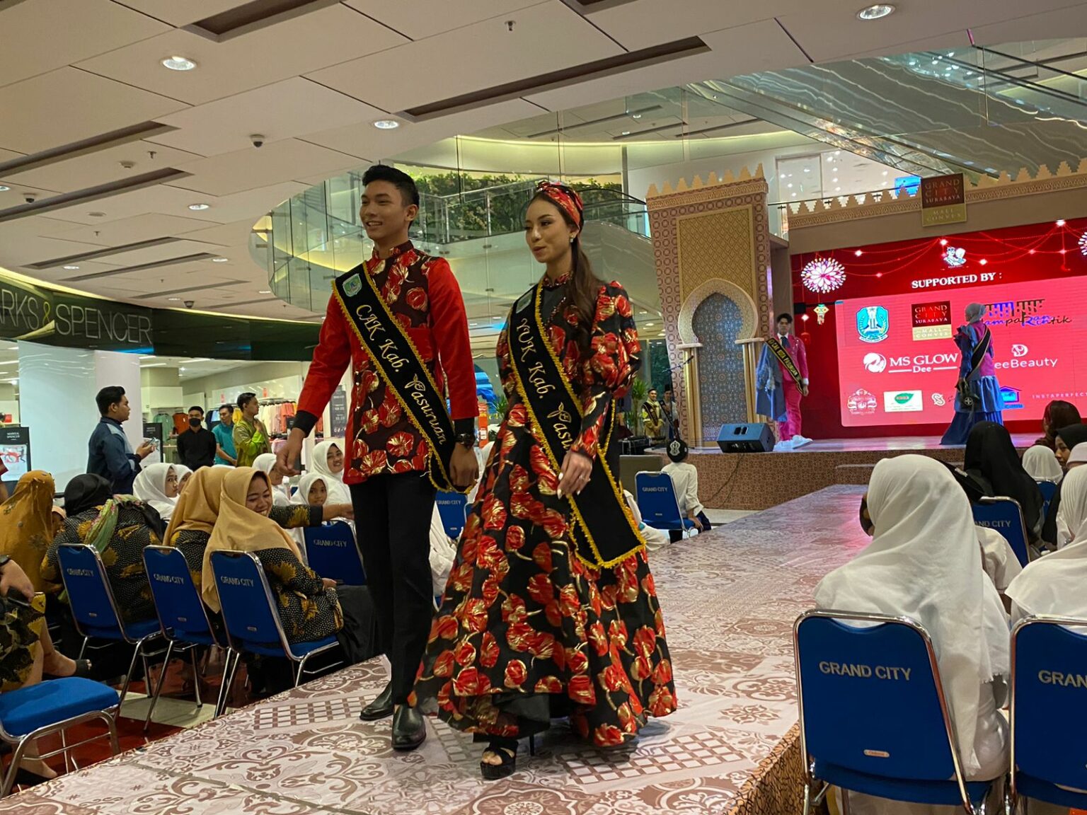 Geliatkan Pariwisata, Raka-Raki Jatim Gelar Parade Busana Ramadan Khas ...