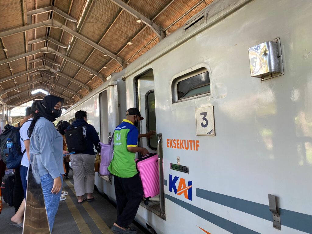 Mudik Kereta Api di KAI Daop 8 Surabaya