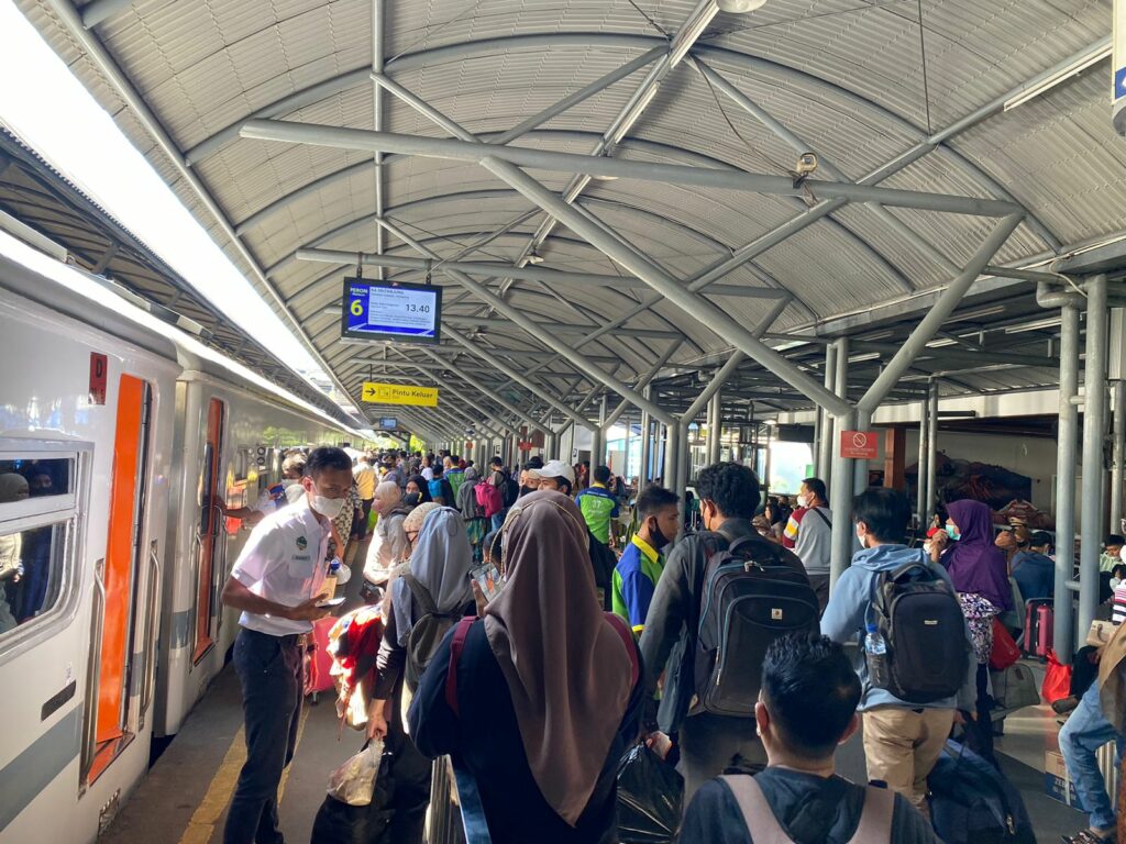 Mudik Kereta Api di KAI Daop 8 Surabaya