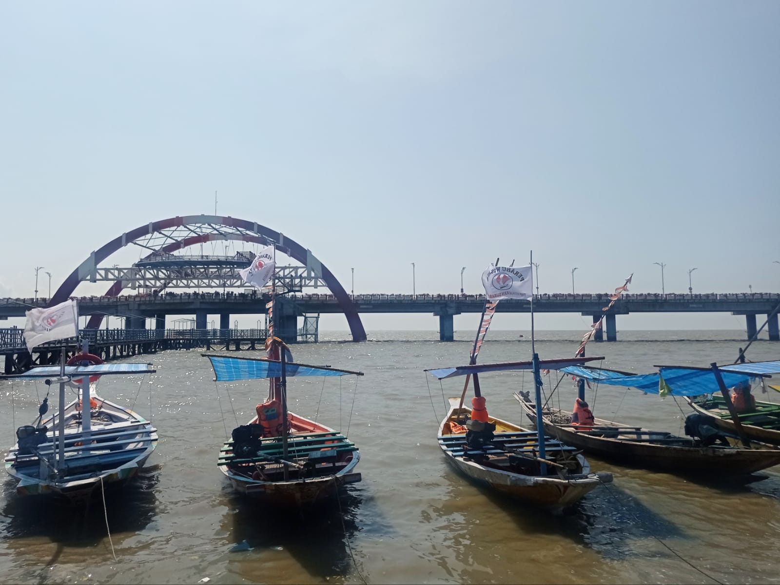 Libur Lebaran Naik Perahu Wisata di Pantai Kenjeran - Suara Surabaya