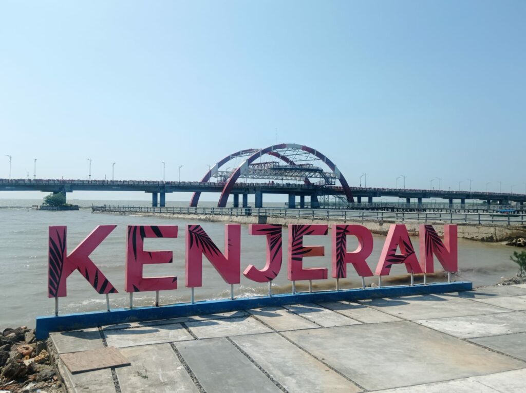 Libur Lebaran Naik Perahu Wisata di Pantai Kenjeran - Suara Surabaya
