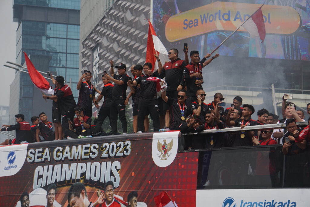 Kirab Timnas Sepak Bola Indonesia U22 - suara surabaya