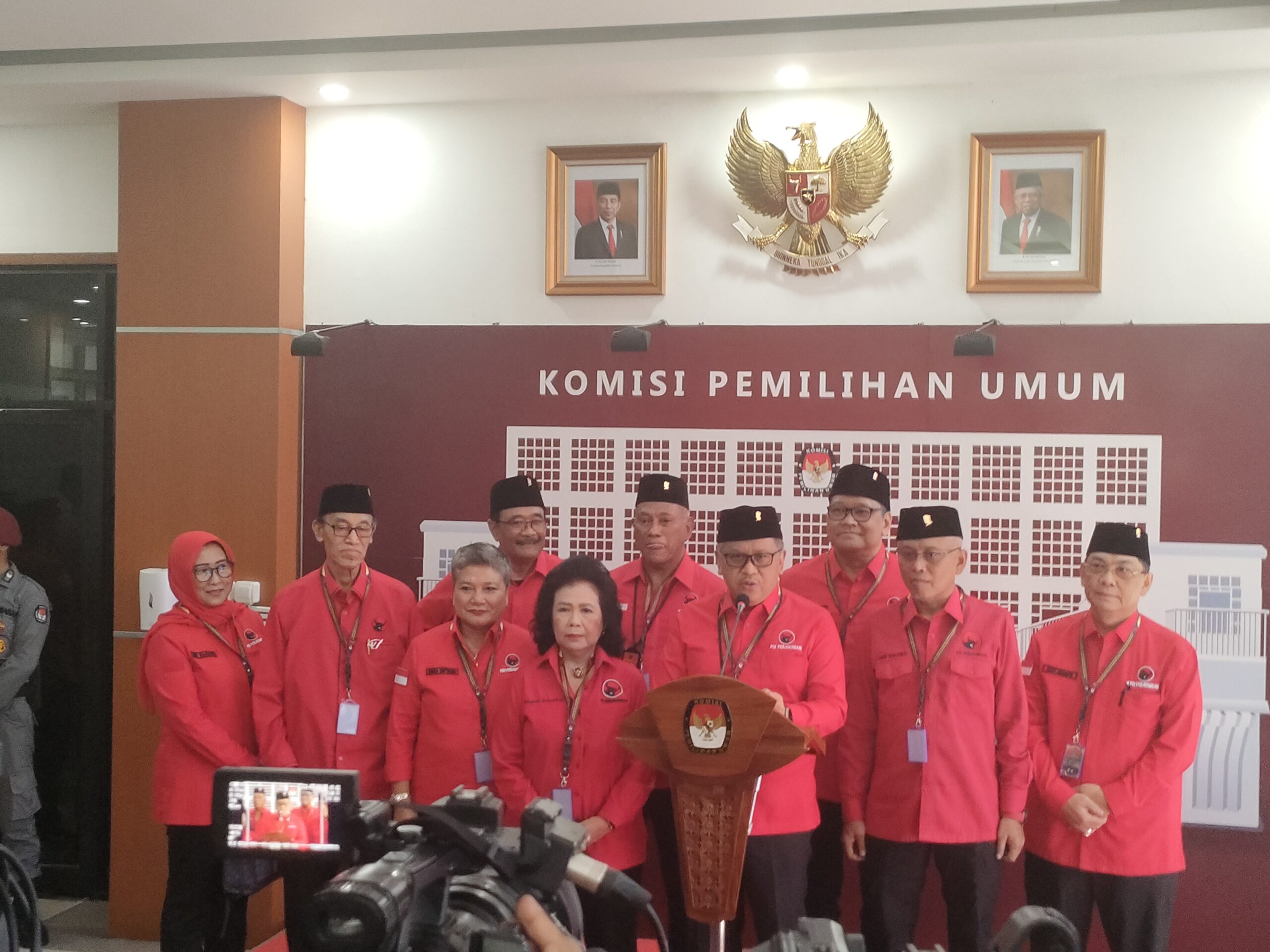 PDIP Resmi Daftarkan Bakal Caleg ke KPU RI - suara surabaya PDIP Resmi Daftarkan Bakal Caleg ke KPU RI - suara surabaya