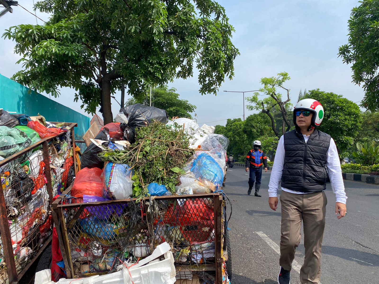 Sidak Gerobak Sampah Meluber ke Jalan Kenjeran Surabaya, Wali Kota ... Sidak Gerobak Sampah Meluber ke Jalan Kenjeran Surabaya, Wali Kota ...