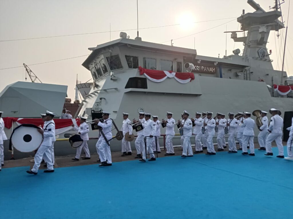 Shipnaming Dua Kapal Cepat Rudal di Dermaga Semenanjung Barat - Suara ... Shipnaming Dua Kapal Cepat Rudal di Dermaga Semenanjung Barat - Suara ...