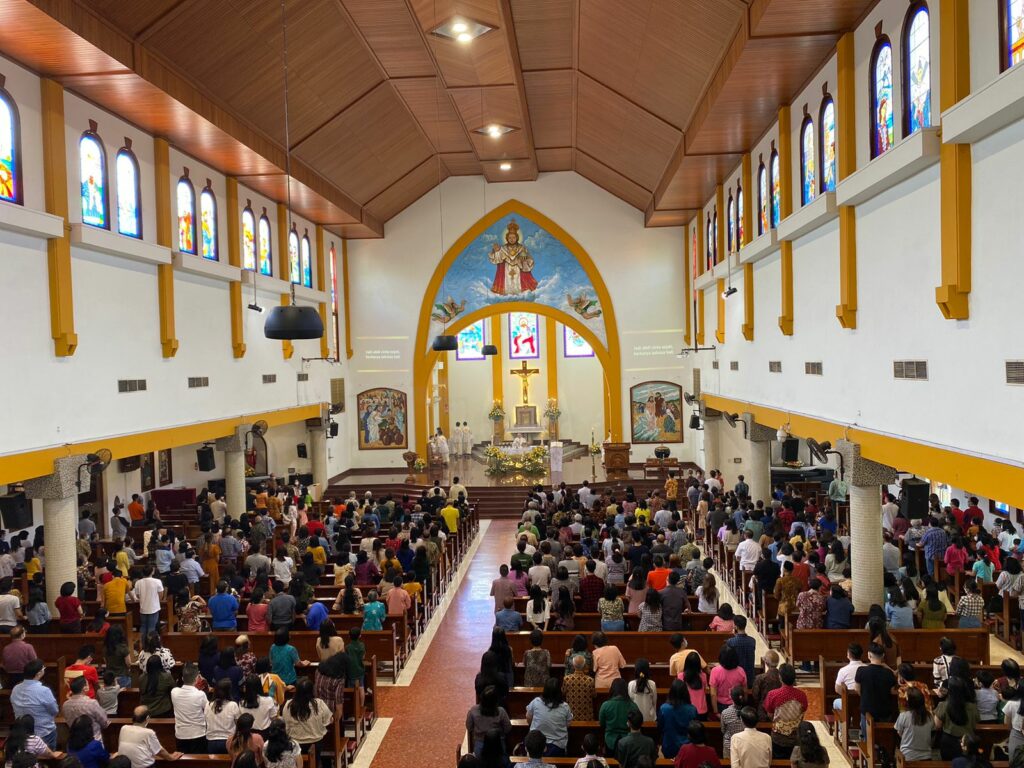 Misa Kenaikan Isa Almasih di Gereja Kristus Raja Surabaya - Suara Surabaya