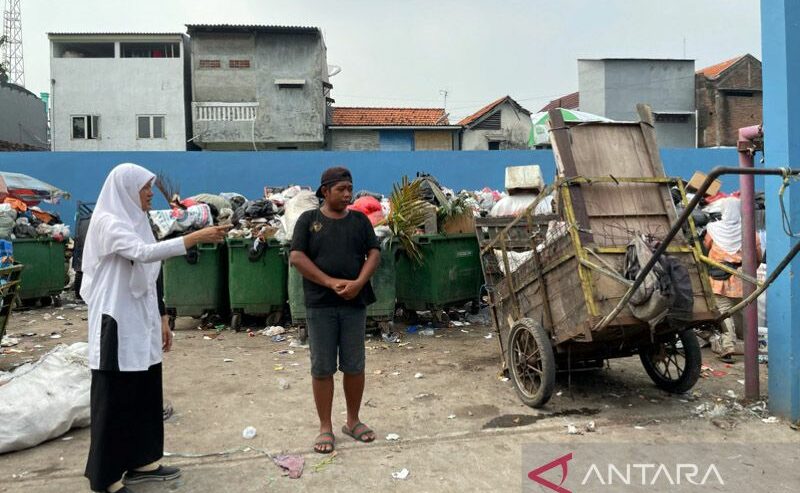 Tumpukan Sampah Di Tps Surabaya Yang Belum Diangkut Jadi Sorotan