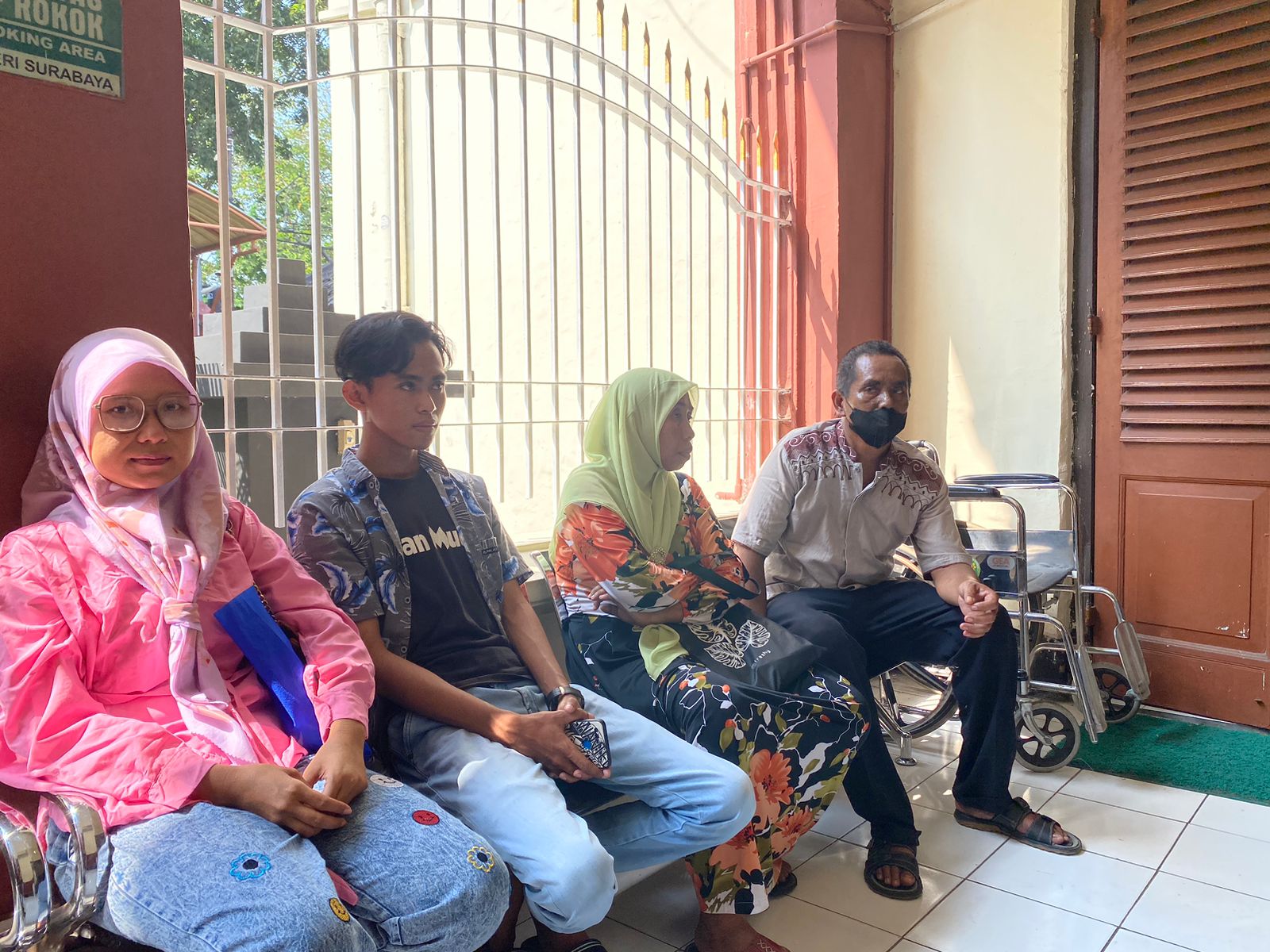 Keluarga Korban Pembunuhan Gudang Peluru Kedung Cowek Berharap Hakim ... Keluarga Korban Pembunuhan Gudang Peluru Kedung Cowek Berharap Hakim ...