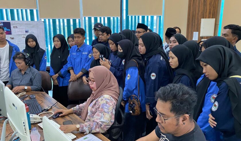 Mahasiswa Institut Pesantren KH Abdul Chalim Mojokerto Kunjungi Suara Surabaya - Suara Surabaya