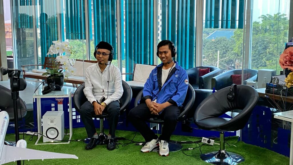 Mahasiswa Institut Pesantren KH Abdul Chalim Mojokerto Kunjungi Suara Surabaya - Suara Surabaya