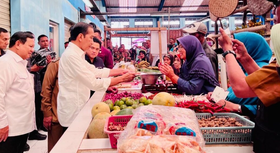 Jokowi Sebut Inflasi Terkendali dan Pasokan Banyak - Suara Surabaya Jokowi Sebut Inflasi Terkendali dan Pasokan Banyak - Suara Surabaya