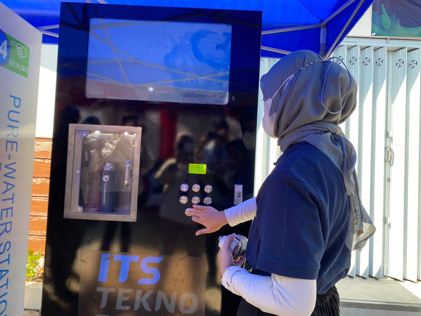 Luncurkan Air Mineral, Pemkot Surabaya Sebar Alat Isi Ulang dan Beli ...