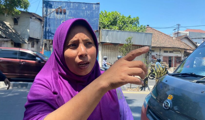 Bangunan Ambruk di Jalan Kapasari Surabaya - Suara Surabaya