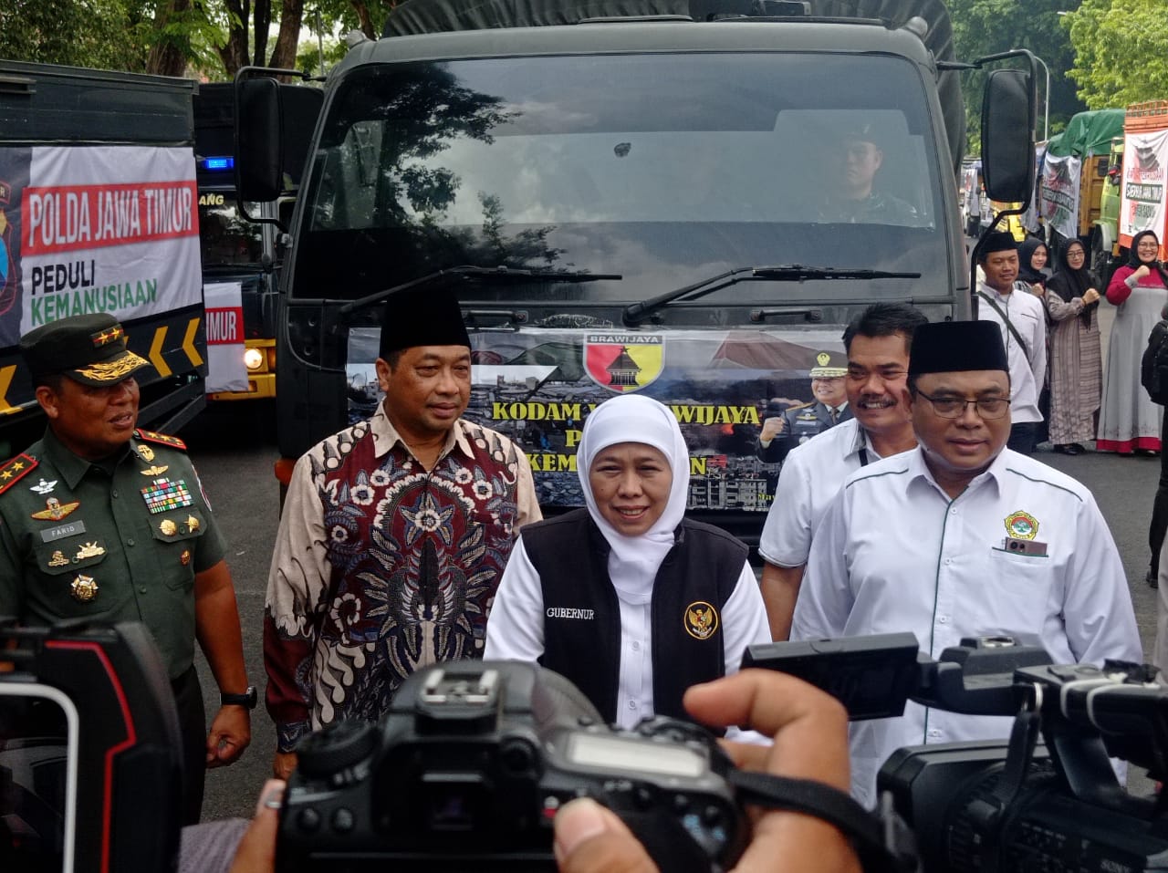 Gubernur Jatim Berangkatkan 81 Truk Bantuan Kemanusiaan untuk Gaza ... Gubernur Jatim Berangkatkan 81 Truk Bantuan Kemanusiaan untuk Gaza ...