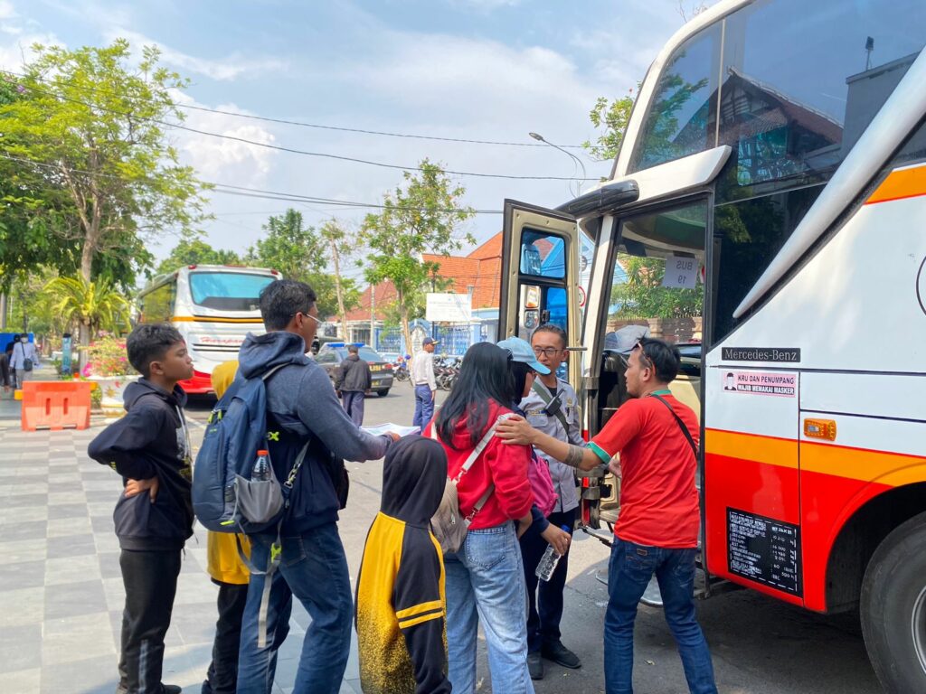 Shuttle Bus – Suara Surabaya