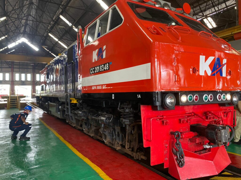 Lokomotif Livery Vintage Meriahkan Peringatan Seabad Depo Sidotopo yang ...