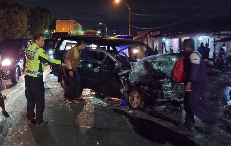 Dua Orang Meninggal Dunia dalam Kecelakaan Mobil di Duduksampeyan ... Dua Orang Meninggal Dunia dalam Kecelakaan Mobil di Duduksampeyan ...