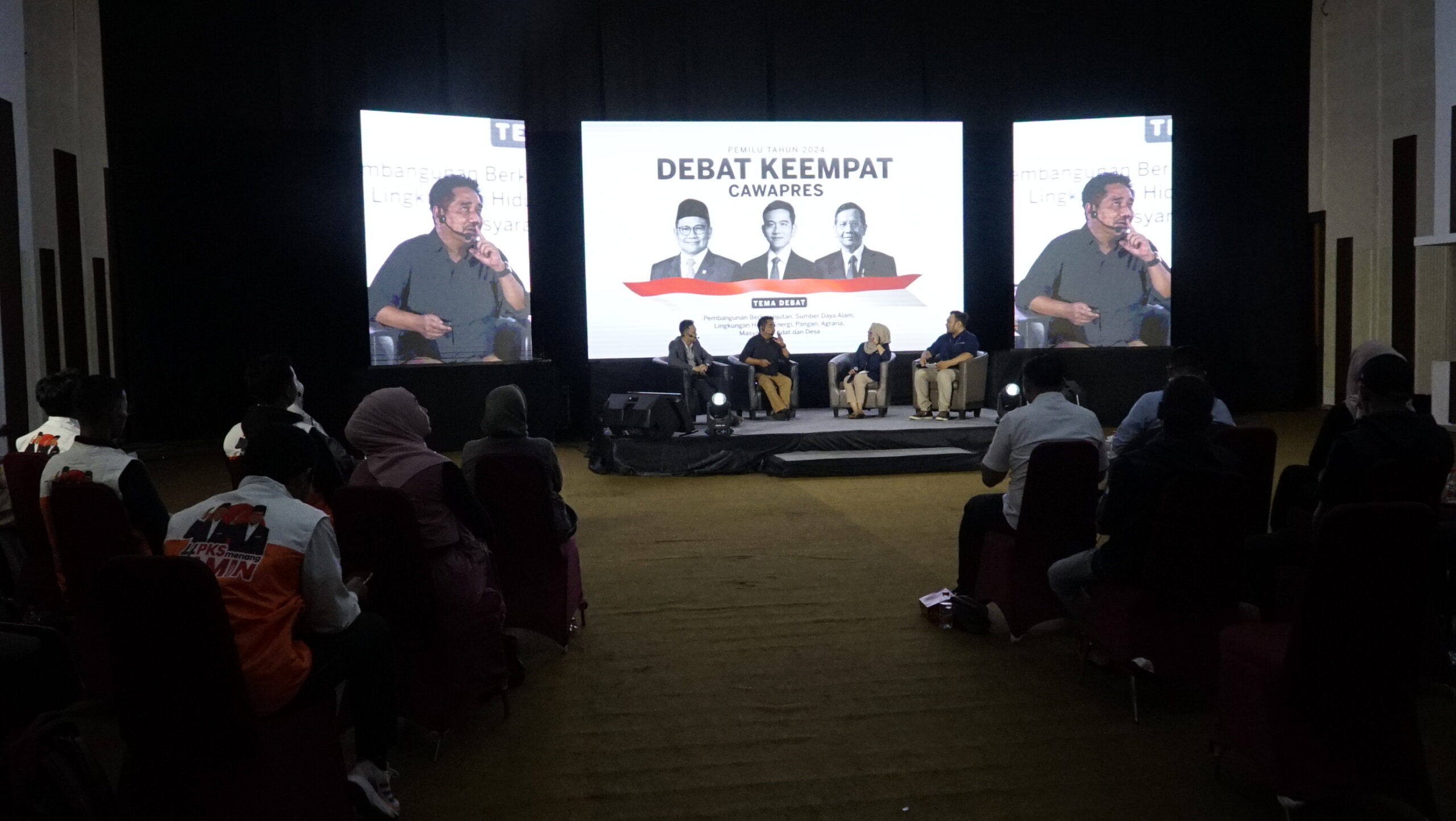 Nobar Debat Keempat di Hall Suara Surabaya Centre - Suara Surabaya