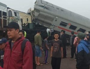 KAI dan KNKT Segera Investigasi Penyebab Kecelakaan Kereta di Cicalengka Bandung - Suara Surabaya