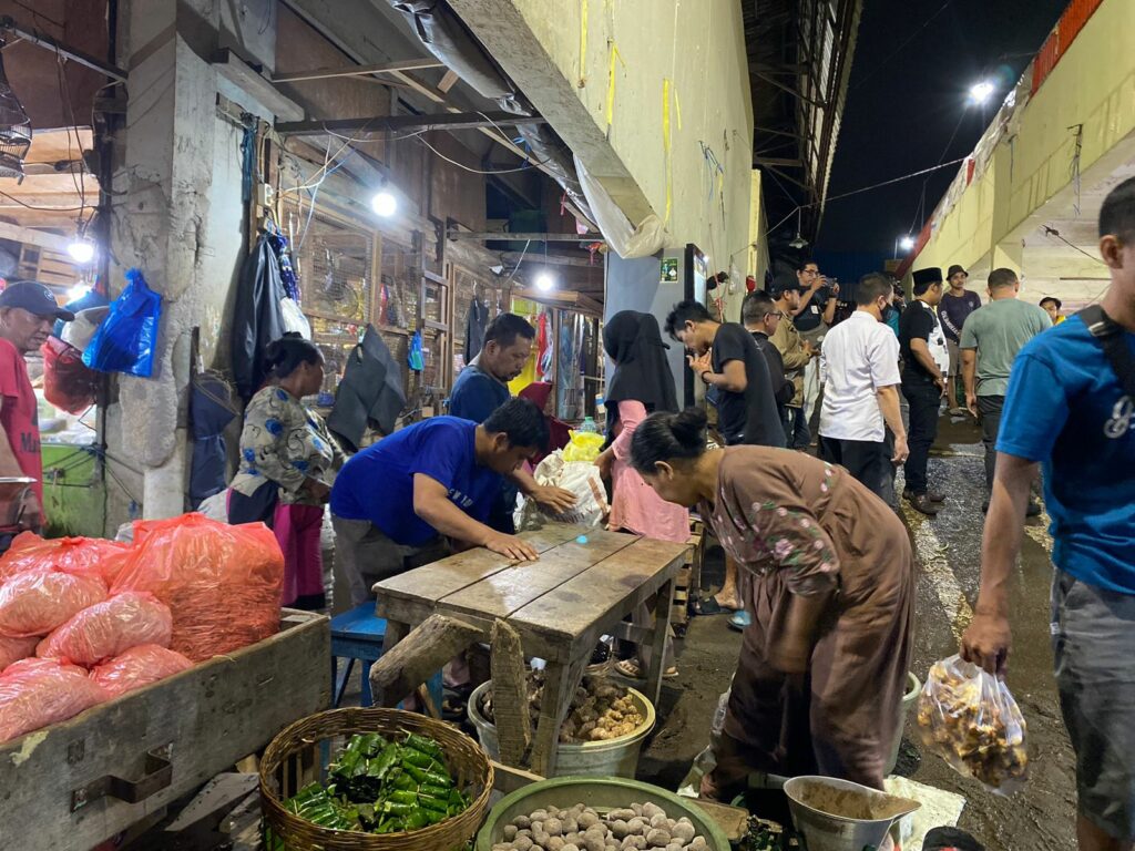 PD Pasar Surya Tertibkan Pedagang yang Jualan di Luar Pasar Keputran ...