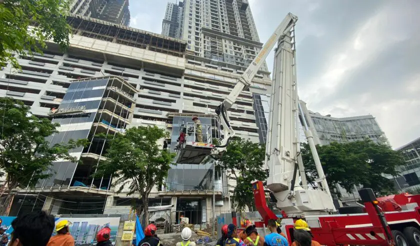 Kebakaran 13 Lantai di Bella Tower Pakuwon City Diduga Korsleting Panel Listrik - Suara Surabaya