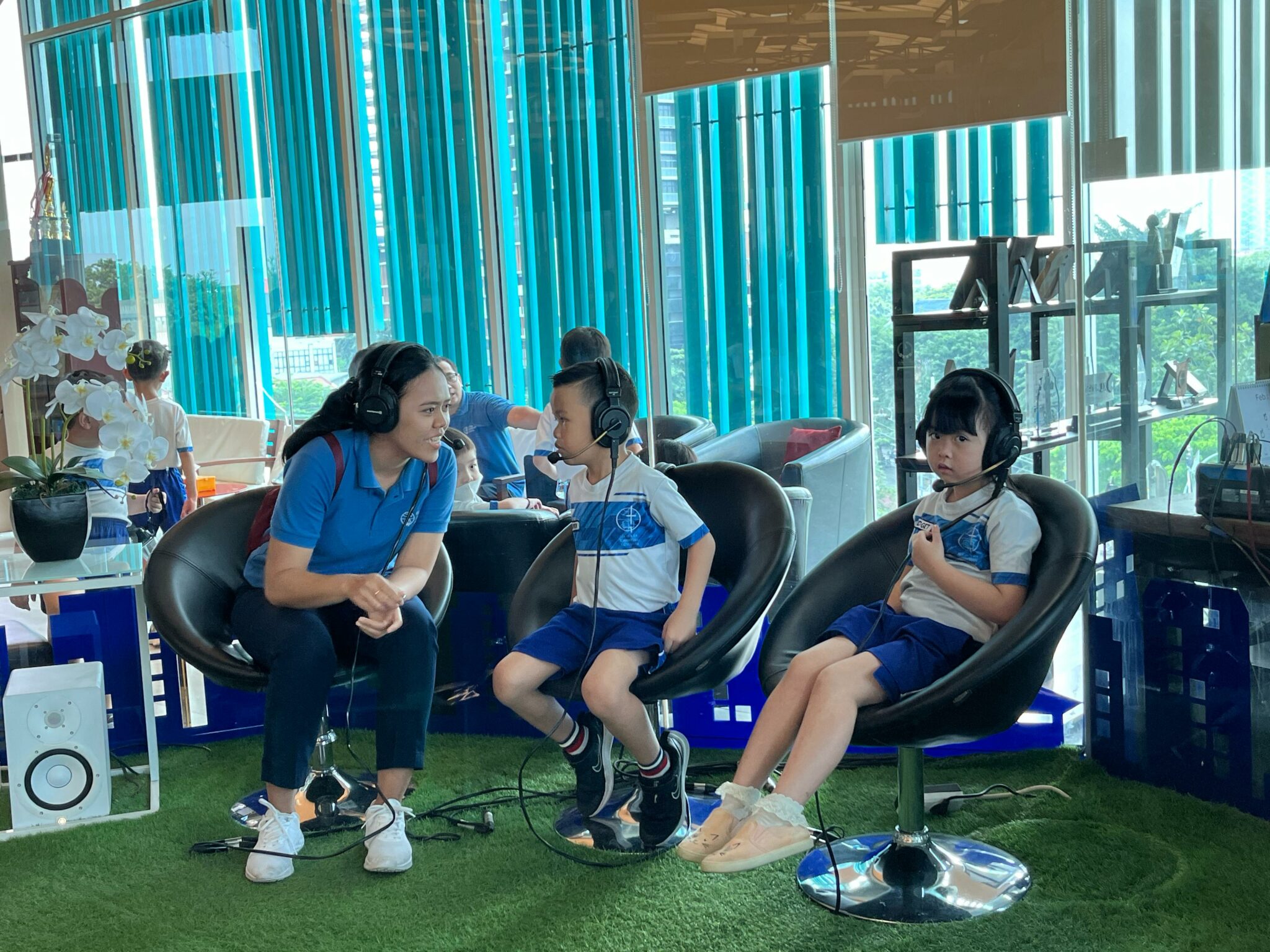 KB-TK Kristen Gloria 2 Belajar Tentang Radio di Suara Surabaya Media ...