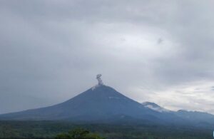 Gunung Semeru Meletus Lagi Pagi Ini, Luncurkan Abu Setinggi 800 Meter - Suara Surabaya
