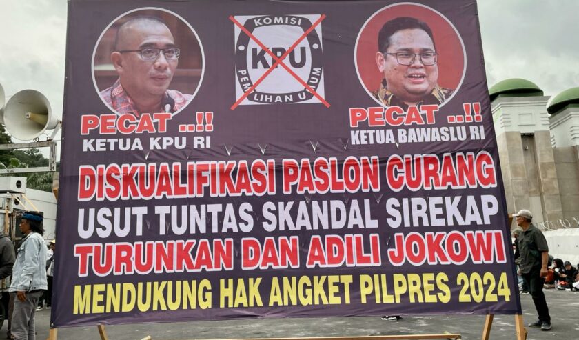 Gerakan Rakyat Selamatkan NKRI Unjuk Rasa di Gedung DPR RI - Suara Surabaya