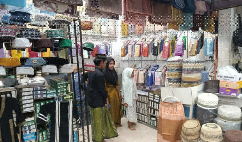 Busana Muslim di Pasar Ampel Diburu Pembeli - Suara Surabaya