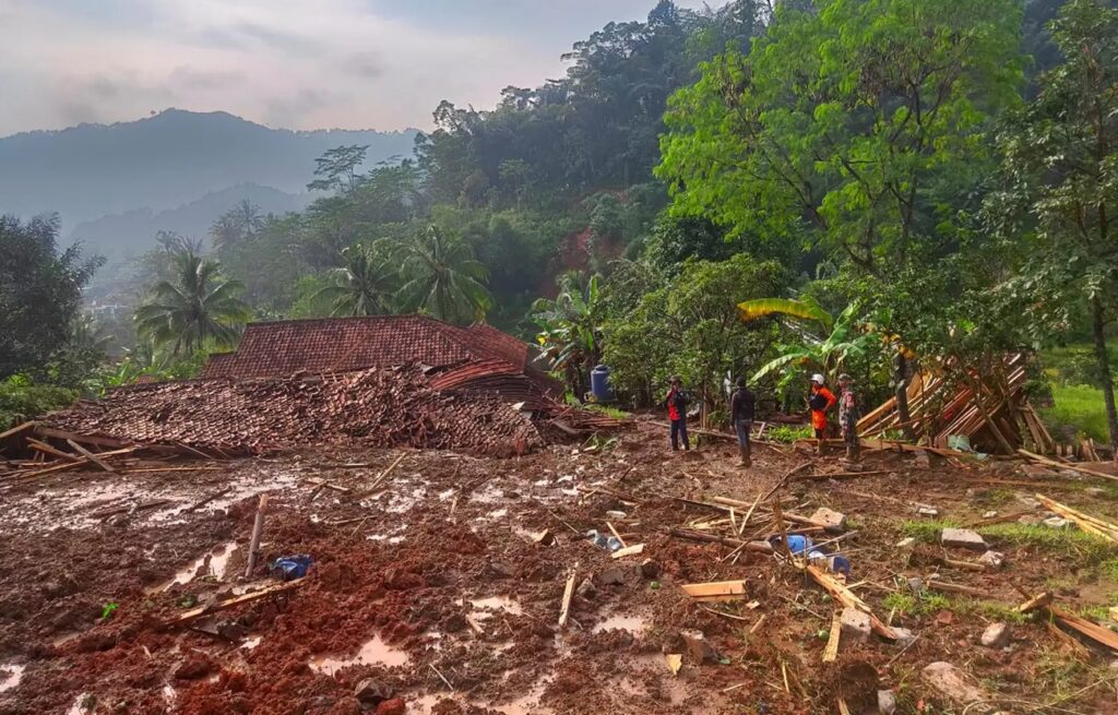 300 Orang dan 1.100 Rumah Terkubur dalam Tanah Longsor di Papua Nugini ...