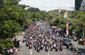 Aksi Demo Buruh di Kantor Gubernur Jatim, Polrestabes Surabaya Alihkan ...