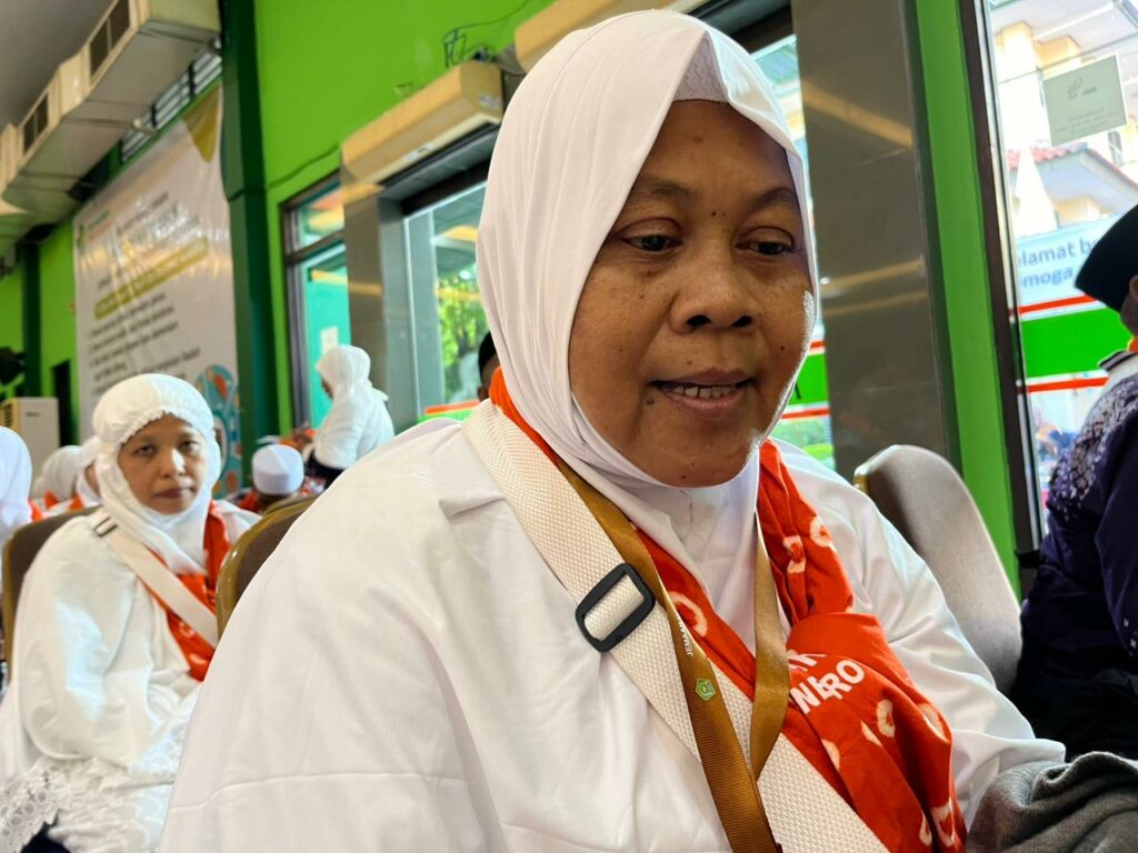 Jemaah Haji Kloter Awal Masuk Asrama Haji Surabaya - Suara Surabaya Jemaah Haji Kloter Awal Masuk Asrama Haji Surabaya - Suara Surabaya