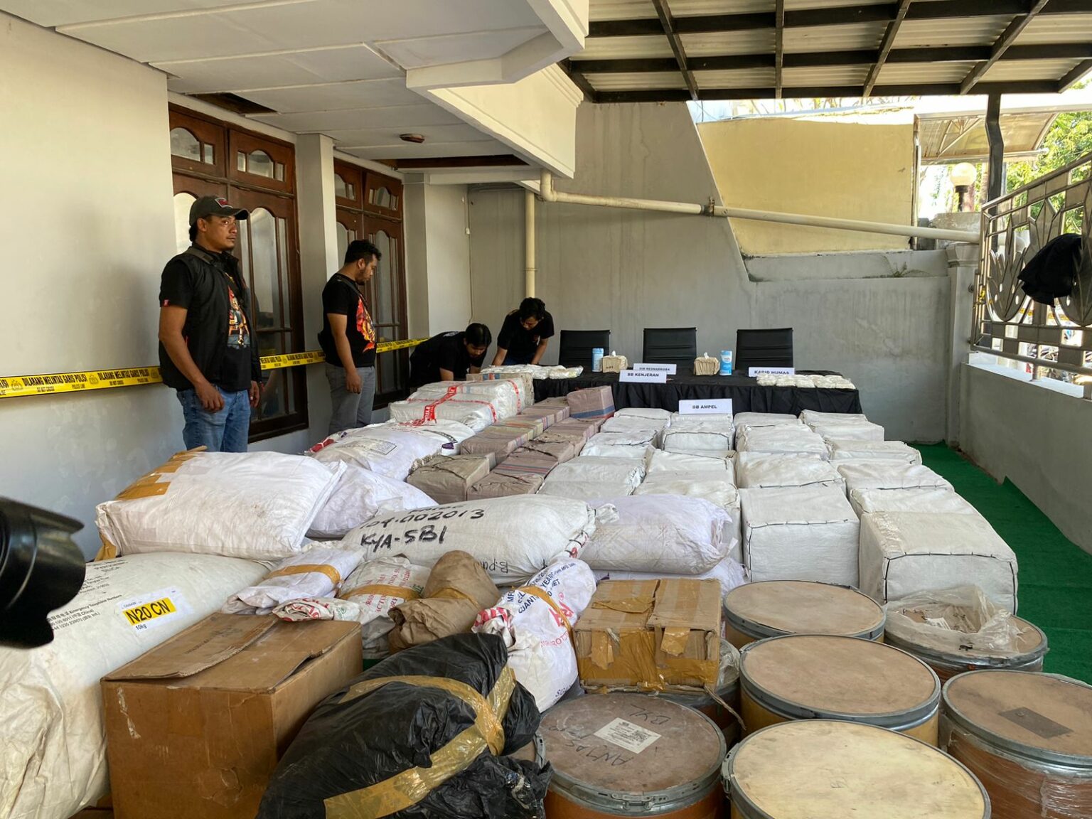 Pabrik Narkoba di Surabaya Terbongkar, Sudah Produksi 6 Juta Pil Berbagai Jenis - Suara Surabaya