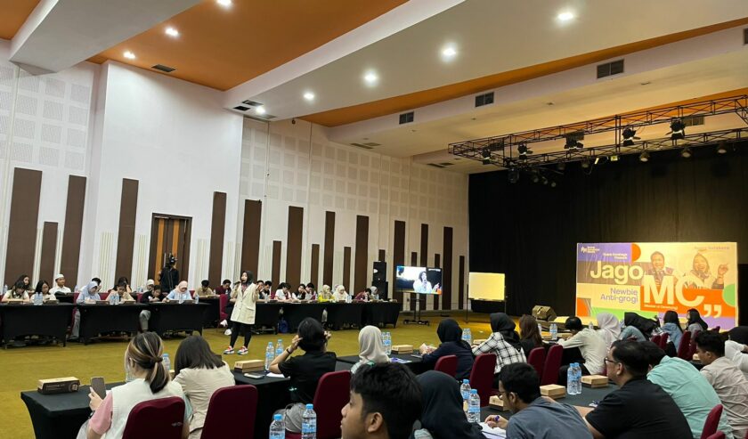 Puluhan Pelajar dan Mahasiswa Ikuti Suara Surabaya Academy Jago MC Anti-Grogi - Suara Surabaya