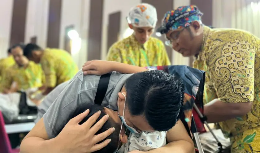 Khitan Massal dalam Rangka HUT Suara Surabaya - Suara Surabaya